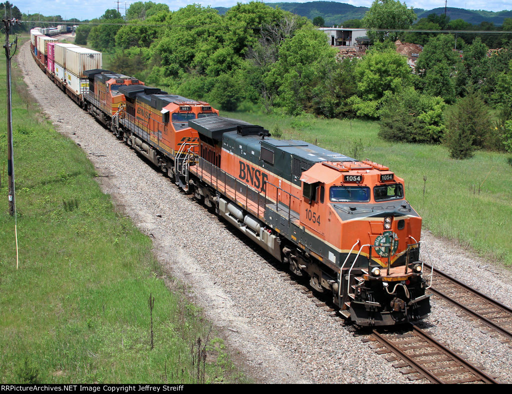 BNSF 1054